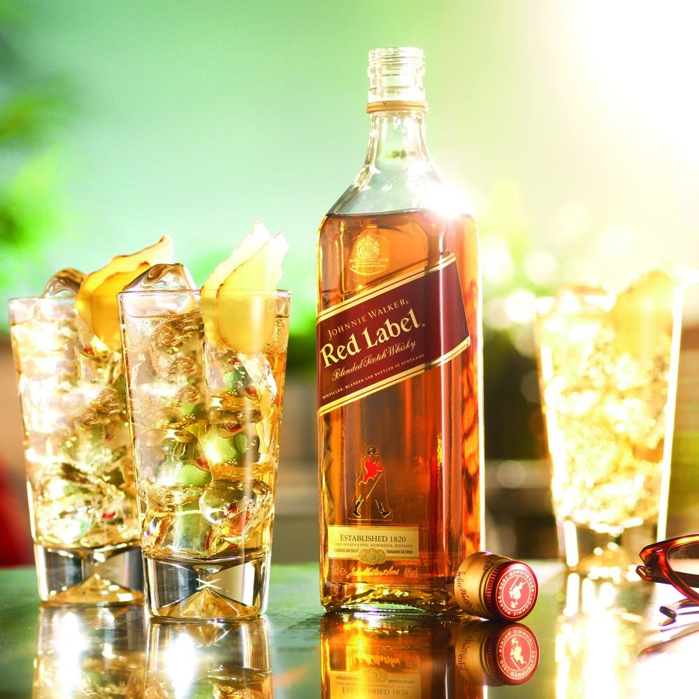 Red Label Blended Scotch Whisky - Aelia Duty Free